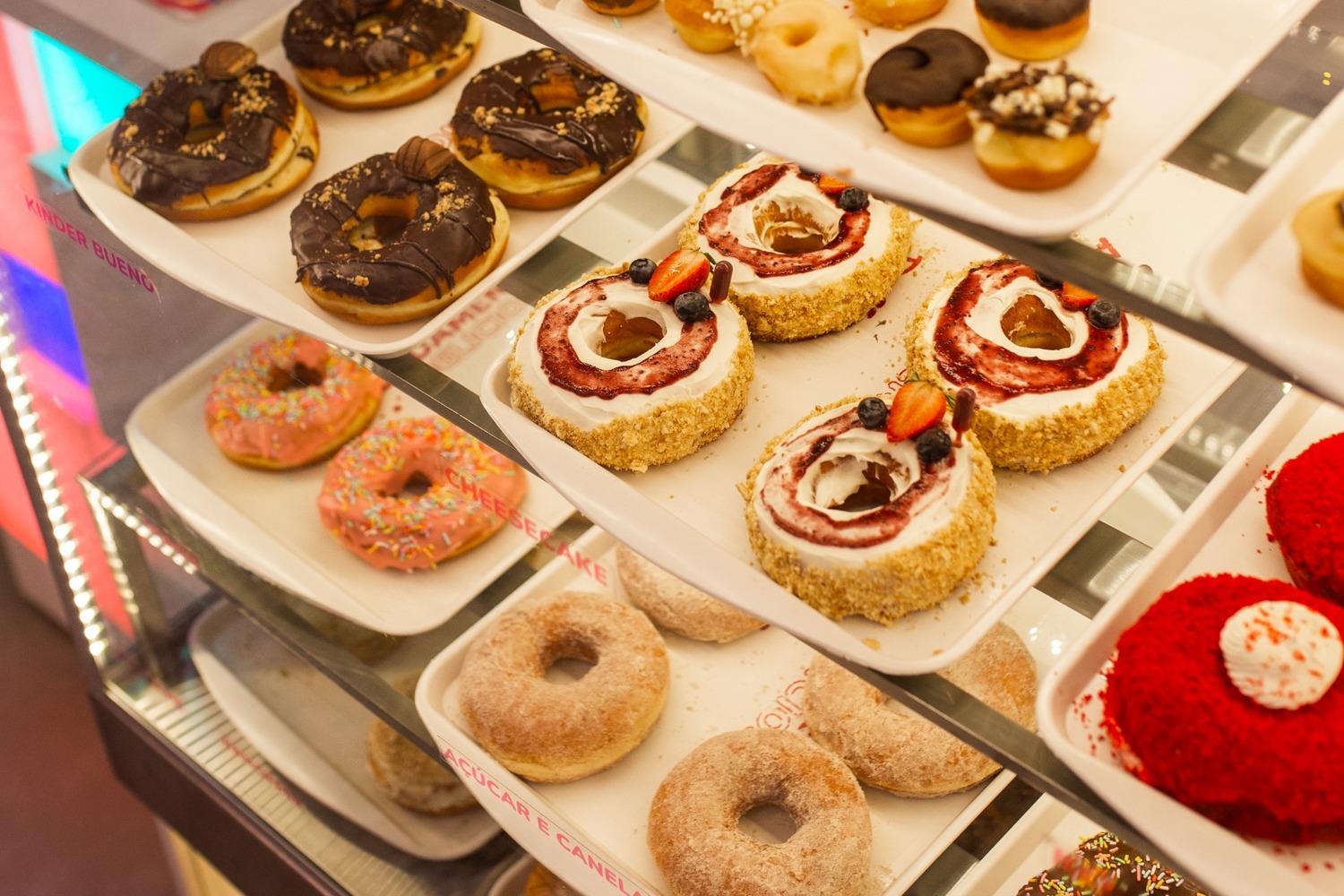 Dóffee Donuts & Coffee chega ao Mato Grosso do Sul - A Crítica de Campo ...